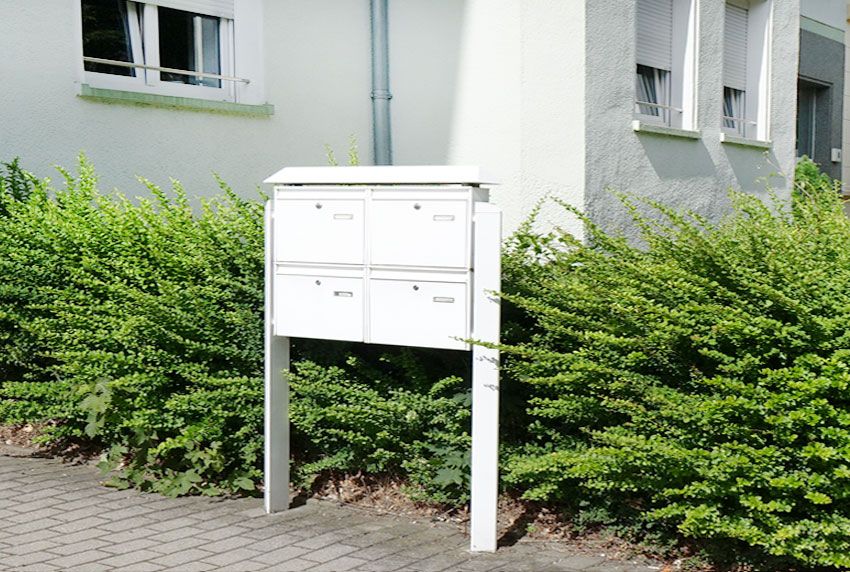 Cenator® | Freistehende Vierer-Briefkastenanlage mit großen Kästen